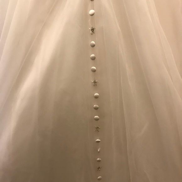 Danielle Caprese | Dresses | Danielle Caprese Wedding Gown Seen On ...